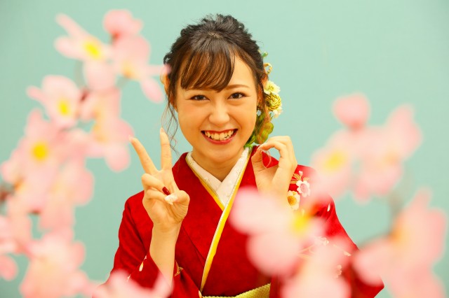 成人式】赤の振袖に桜柄☆で成人式の前撮りしました!|静岡 成人式】赤の振袖に桜柄☆で成人式の前撮りしました!|静岡
